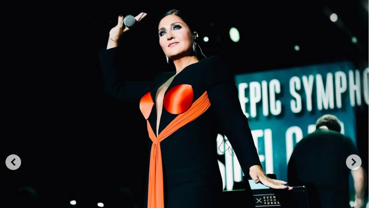 Sibel Can'ın sahne kostümü olay oldu! Göğüs detayına eleştiri yağdı ...