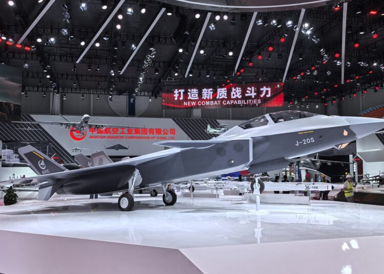 Dünyanın ilk 5,5 nesil savaş uçağı! F-22, F-35 ve Su-57'den farkı ne ...