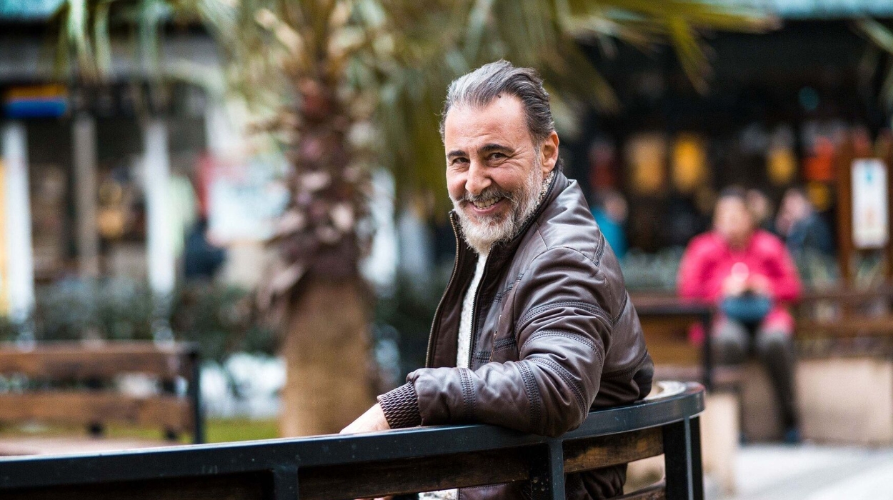 Azra Akın ve yönetmeni arasında gerginlik! Menajeri, 'Yollarımız ...