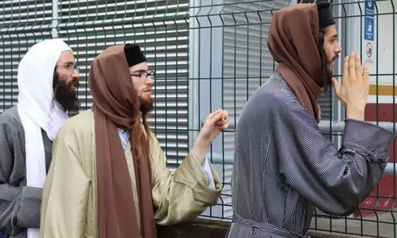 INTERPOL'dan Yahudi çocuk istismarcılarına ağır darbe: Tarikatının ...