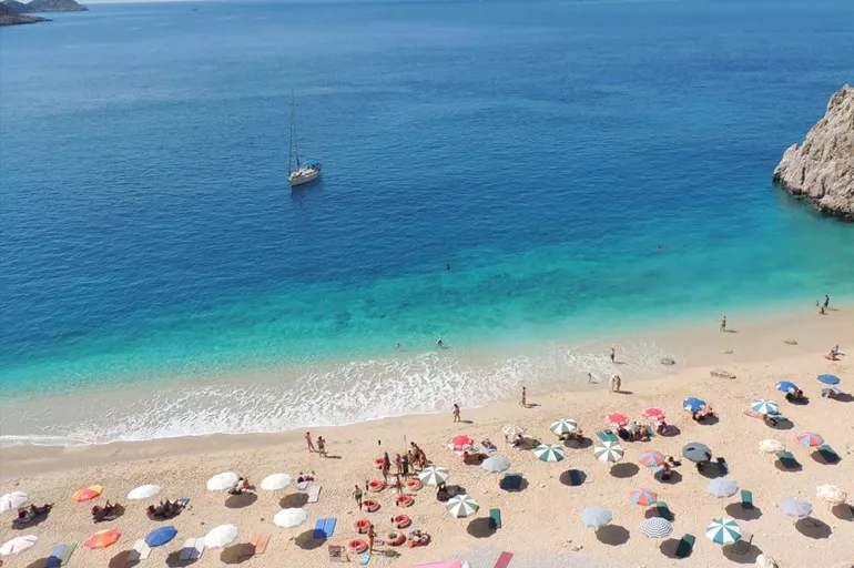 Antalya'da kasım ayında denize girdiler - TRHaber Antalya'da kasım ayında denize girdiler - TRHaber