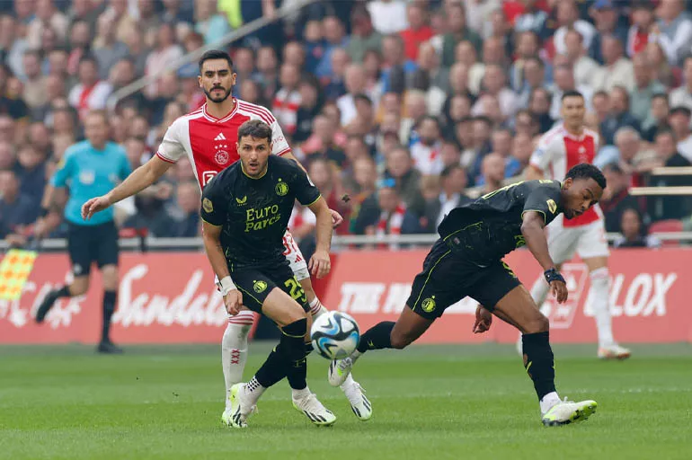 Türk hakem tatil etmişti: Ajax-Feyenoord maçı için karar verildi - TRHaber