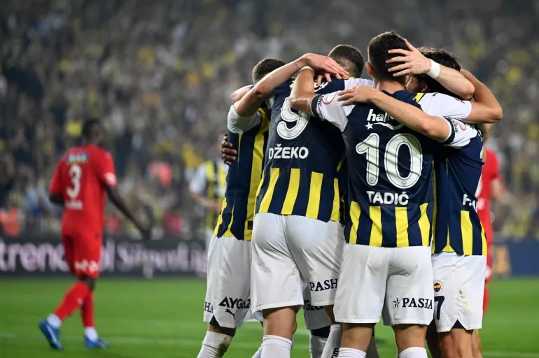 Fenerbahçe maçı ilk yarıda bitirdi: 9'da 9'la yeni bir rekor geldi ... Fenerbahçe maçı ilk yarıda bitirdi: 9'da 9'la yeni bir rekor geldi ...