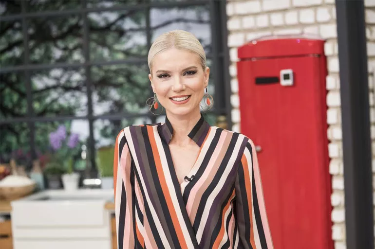 Pelin Çift kimdir? Pelin çift kaç yaşında, nereli? Sunucu Pelin Çift ...