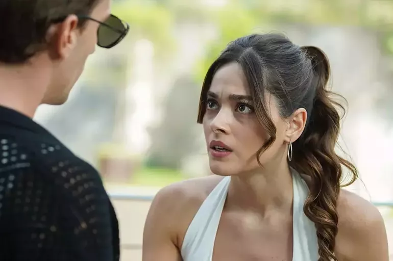 Yabani dizisinin Rüya'sı Simay Barlas kimdir? Simay Barlas nereli ve ...