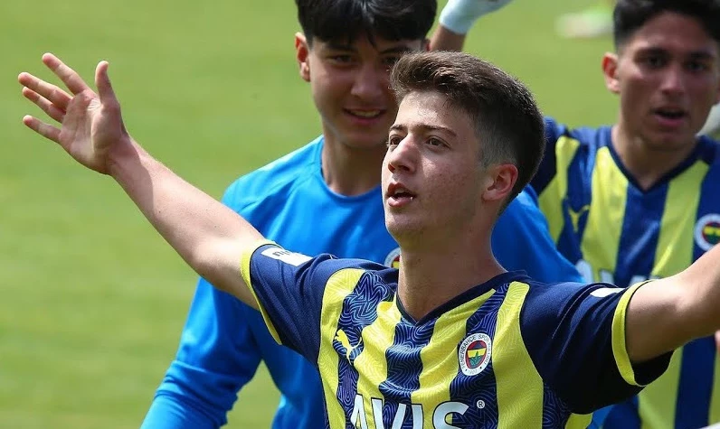 Yigit Emir Ekiz kimdir, kaç yaşında? Fenerbahçeli Yigit Emir Ekiz hangi ...