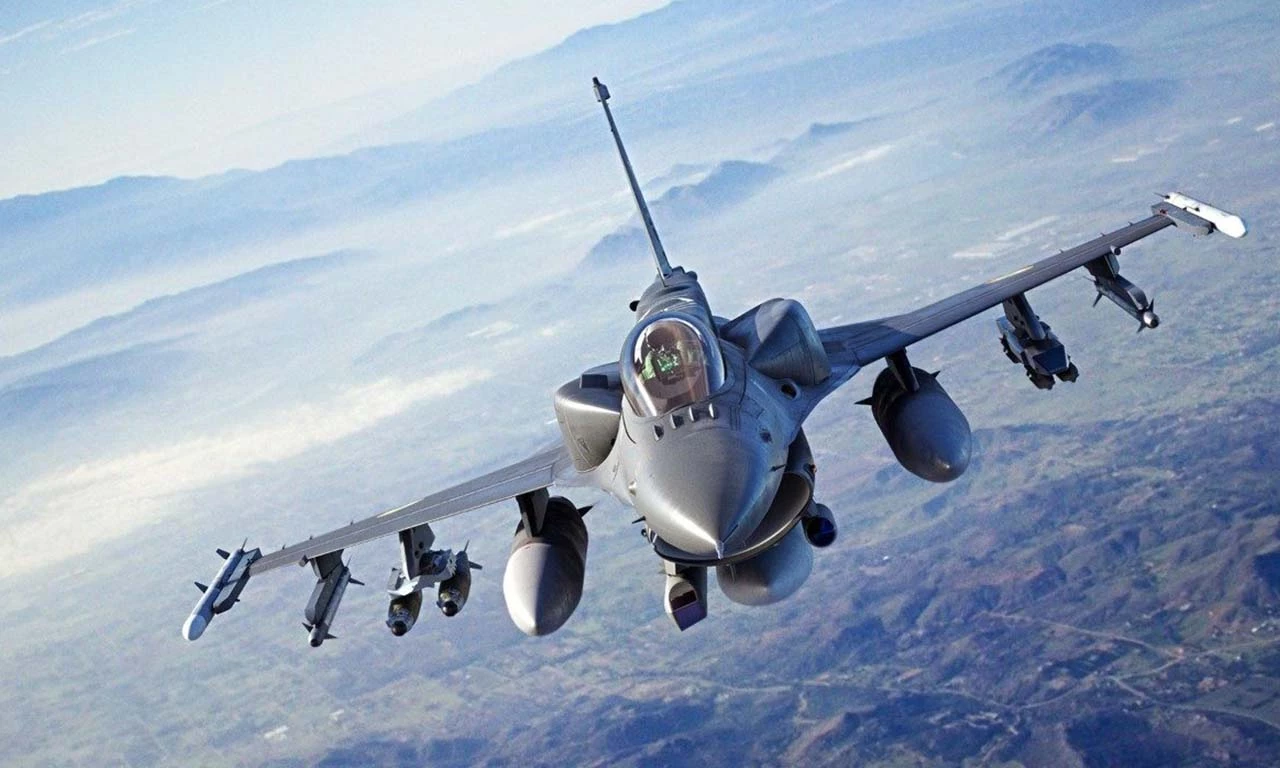 İstanbul'da neden jetler uçuyor! Son dakika İstanbul savaş uçağı ...