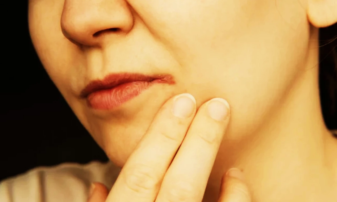 Meğer uçuğun çaresi eczanede değil evimizdeymiş! Profesör onaylı iki ...