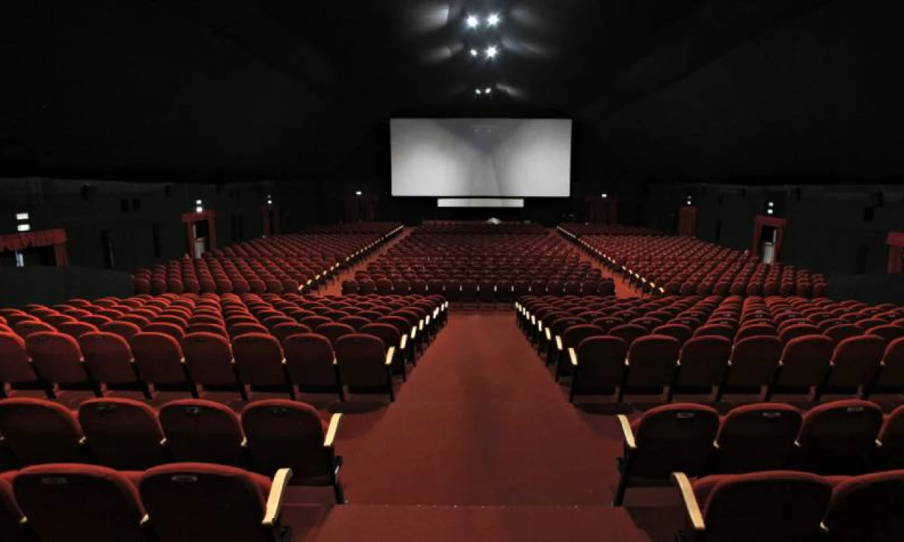 Karne ile ücretsiz sinema bileti nerede, hangi AVM'lerde? Öğrencilere ...