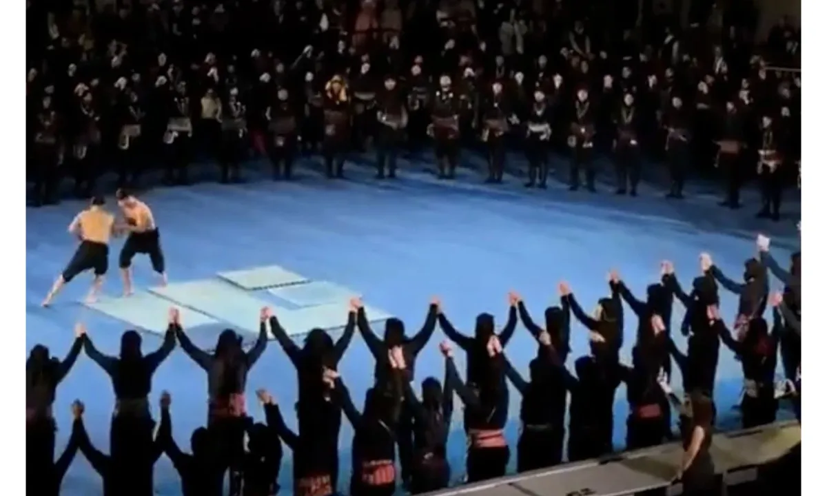 Bu nasıl Yunan festivali! Atina bunu da çaldı: Önce horon teptiler ...