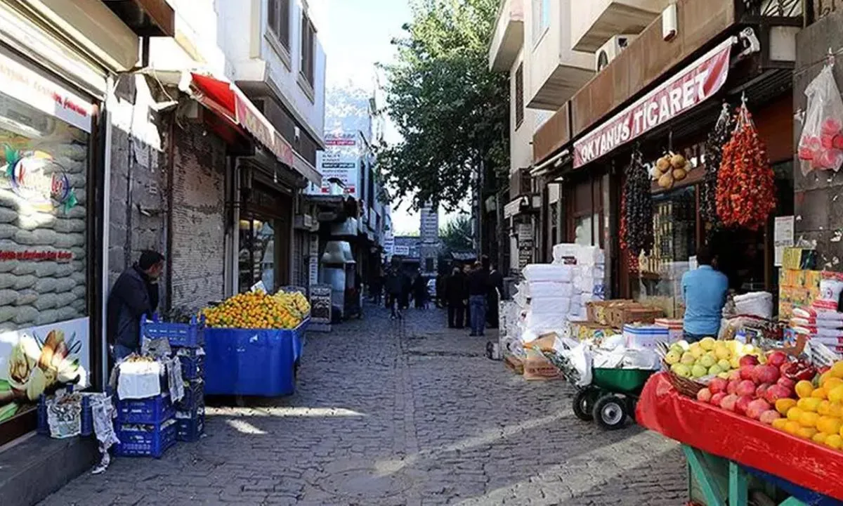 Amaç esnafı güçlendirmek! MHP'den AVM'ler ve zincir marketler için ...