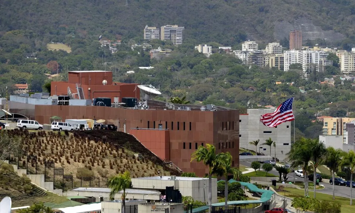 Maduro gitti düşmanlık bitti mi? ABD'li heyet büyükelçiliğin yeniden ...