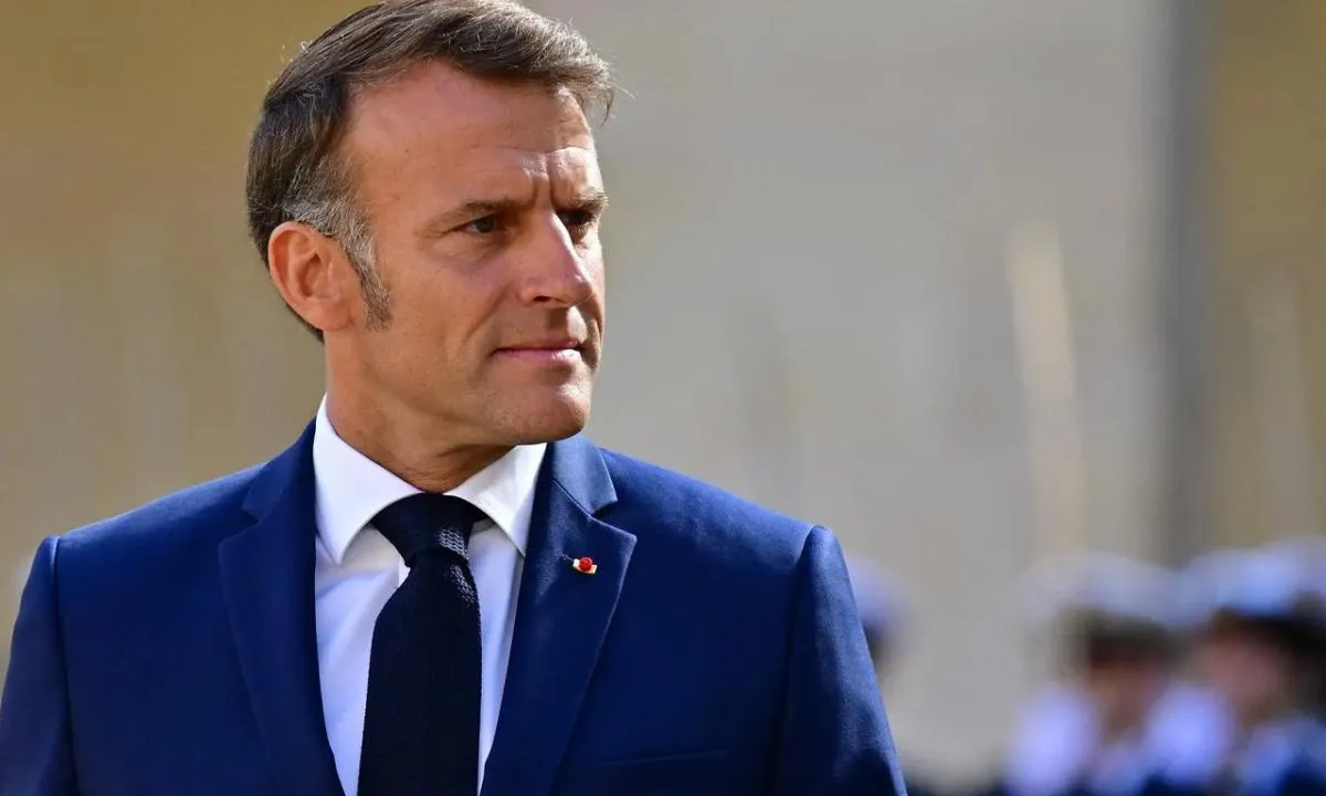 Erkek grubu tarafından yönetiliyor! Fransa Cumhurbaşkanı Macron'un ...