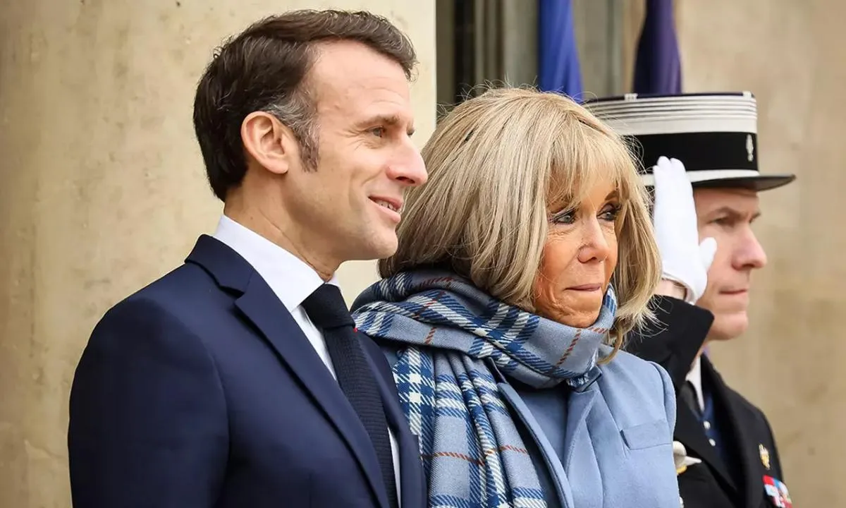 Erkek grubu tarafından yönetiliyor! Fransa Cumhurbaşkanı Macron'un ...